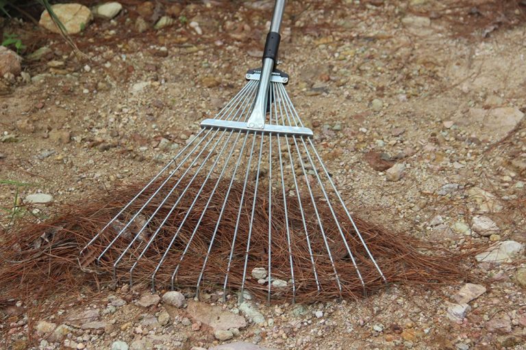Telescopic rake folding garden rake
